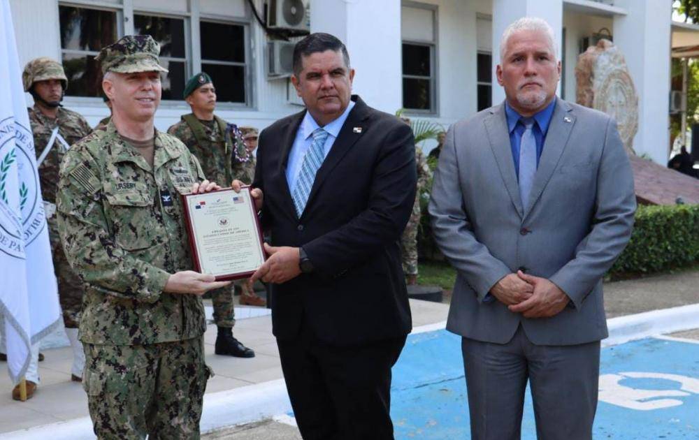 Panamá entrega reconocimiento a la Fuerza Bravo del Comando Sur tras ...