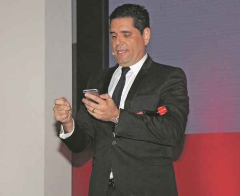 Sin corbata no hay estilo; tendencia imperecedera