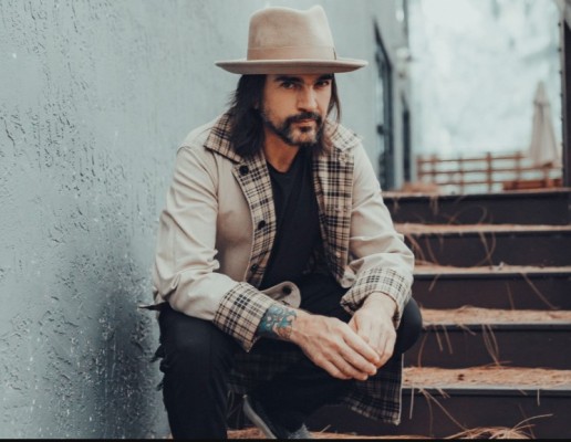 Juanes reversiona “Vía Láctea” en homenaje a la banda Zoé