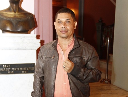 Gómez: “Solo el teatro salva al teatro”