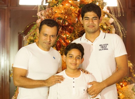 Progenitores tratan de ser un ejemplo para sus hijos