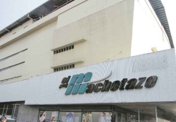 El Machetazo es el primer "hipermercado" de la región