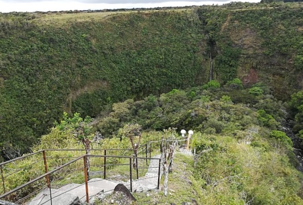 Sendero El Cañón del río Cochea en Boquete