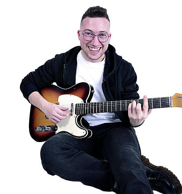 Alejandro Moya presenta el tema