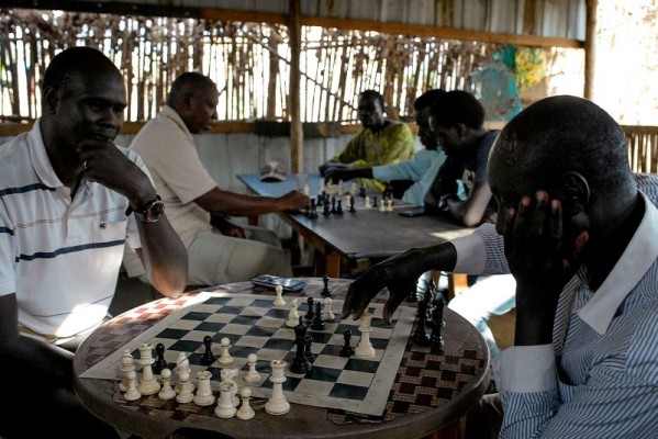 Jugar al ajedrez para olvidar la guerra en Sudán del Sur