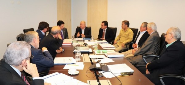 Elías Castillo se reúne con senador francés en el Parlatino