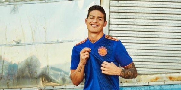 James luce el segundo uniforme de Colombia