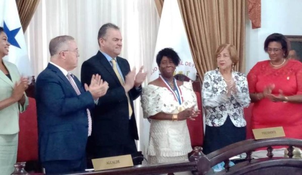 La doctora Ulina Mapp Reid es la educadora del año