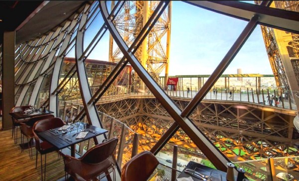 La pugna de chefs por la torre Eiffel acaba en los tribunales