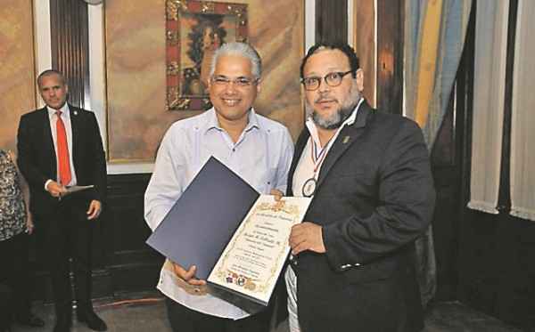 Héctor Collado gana el Concurso León A. Soto