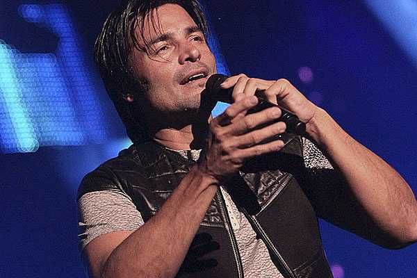 Sin miedo a que le llamen cursi Chayane sigue mandando flores