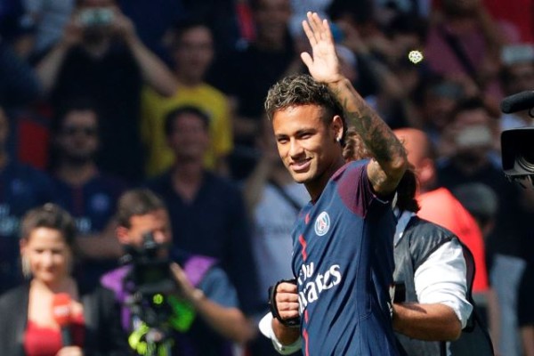 El padre de Neymar afirma haber intentado disuadirle de fichar por el PSG