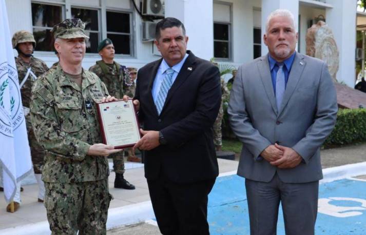 Panamá entrega reconocimiento a la Fuerza Bravo del Comando Sur tras ...