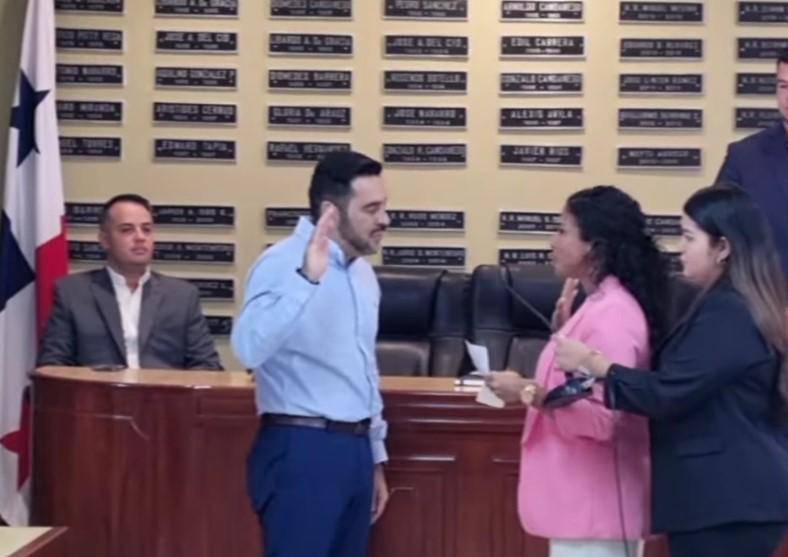 Joaquín De León es juramentado como alcalde del distrito de David