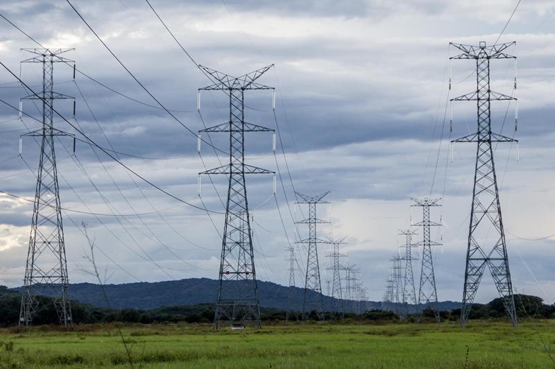 Interconexión con Colombia bajaría costo de energía