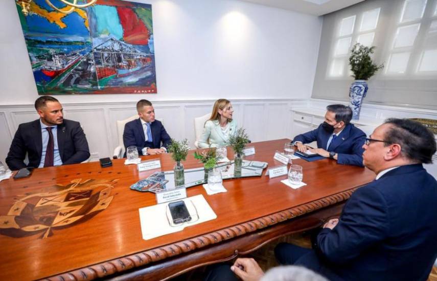 Cortizo recibe la visita de directivos de los Marlins de Miami