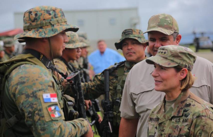 Pino y general del Comando Sur hablan sobre seguridad y migración