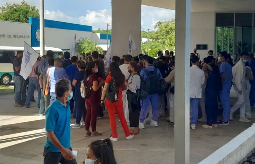 Médicos extienden el paro en el Hospital Regional Rafael Hernández