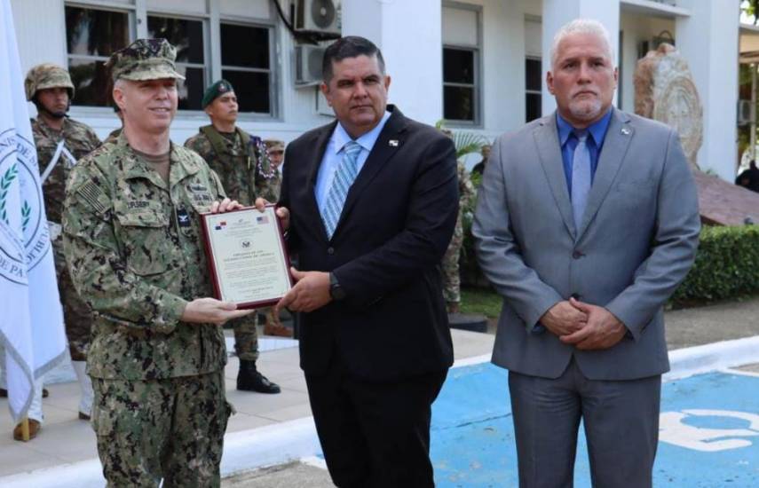 Panamá entrega reconocimiento a la Fuerza Bravo del Comando Sur tras ...